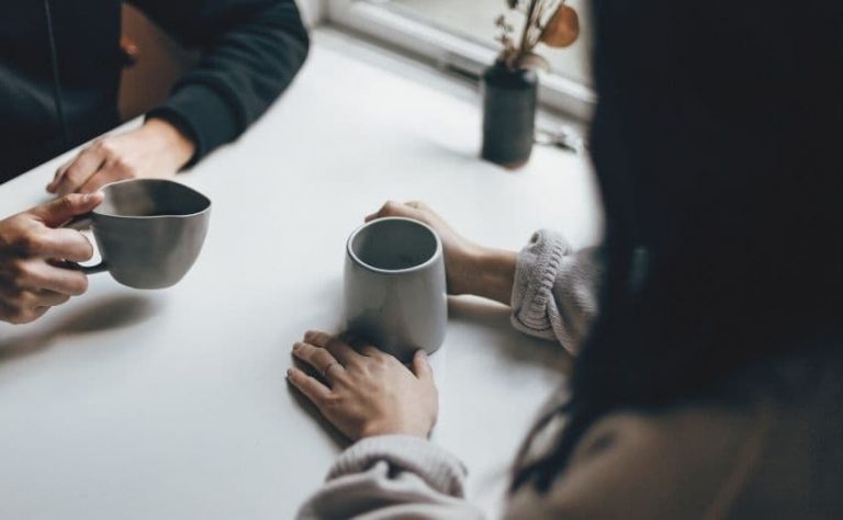 How to Make Friends as an Introvert Adult: 5 Tips From an Actual Introvert